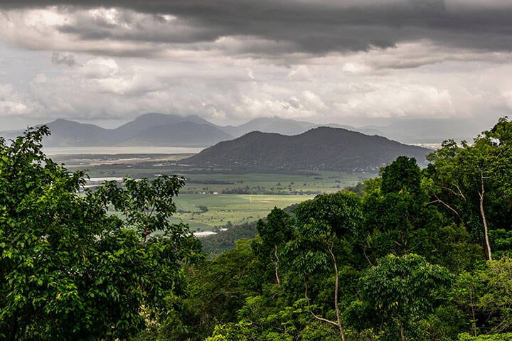 Cairns climate – weather by month, average temperatures and rainfall